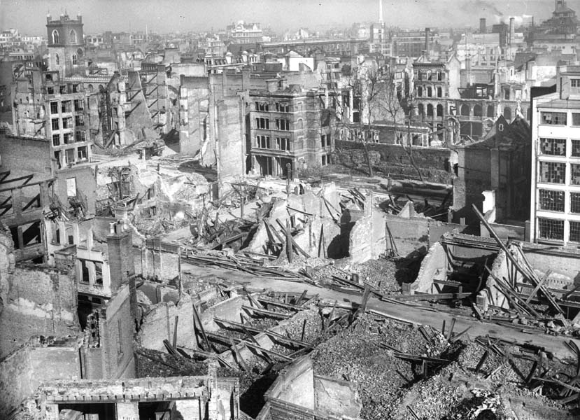 So strange to see London in color in 1940. : OldSchoolCool